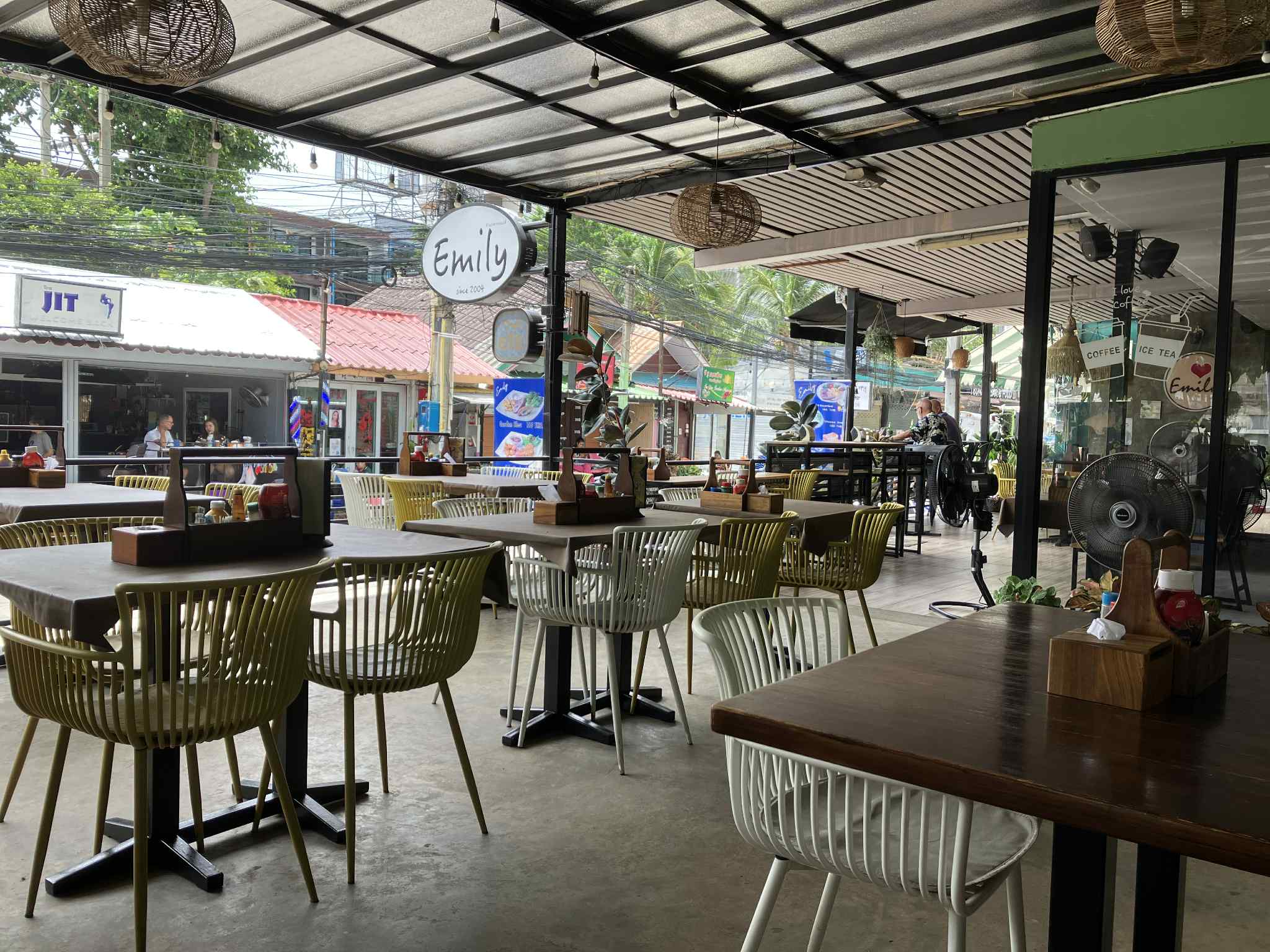 【ジョムティエン】Emily Restaurantで朝食とカフェタイム｜安くて居心地抜群のおすすめ店