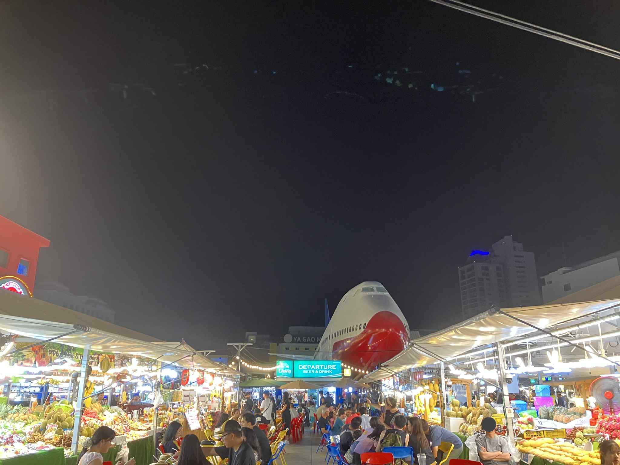 【2026年最新】Runway Market Pattaya｜飛行機と観覧車が目印のナイトマーケット（パタヤ）