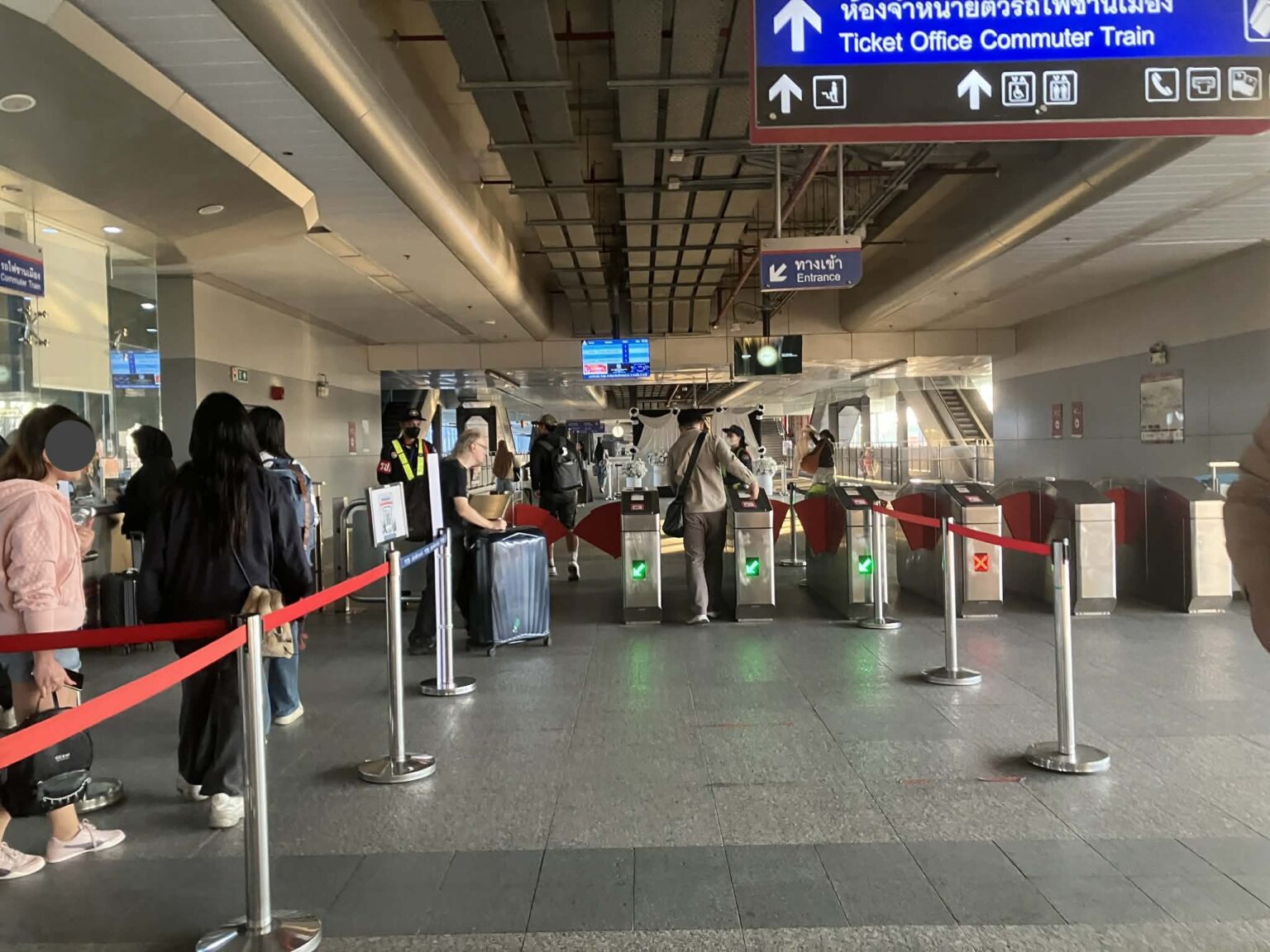 【2026年最新】ドンムアン空港から市内アクセス｜バスA1〜A4・レッドライン実体験