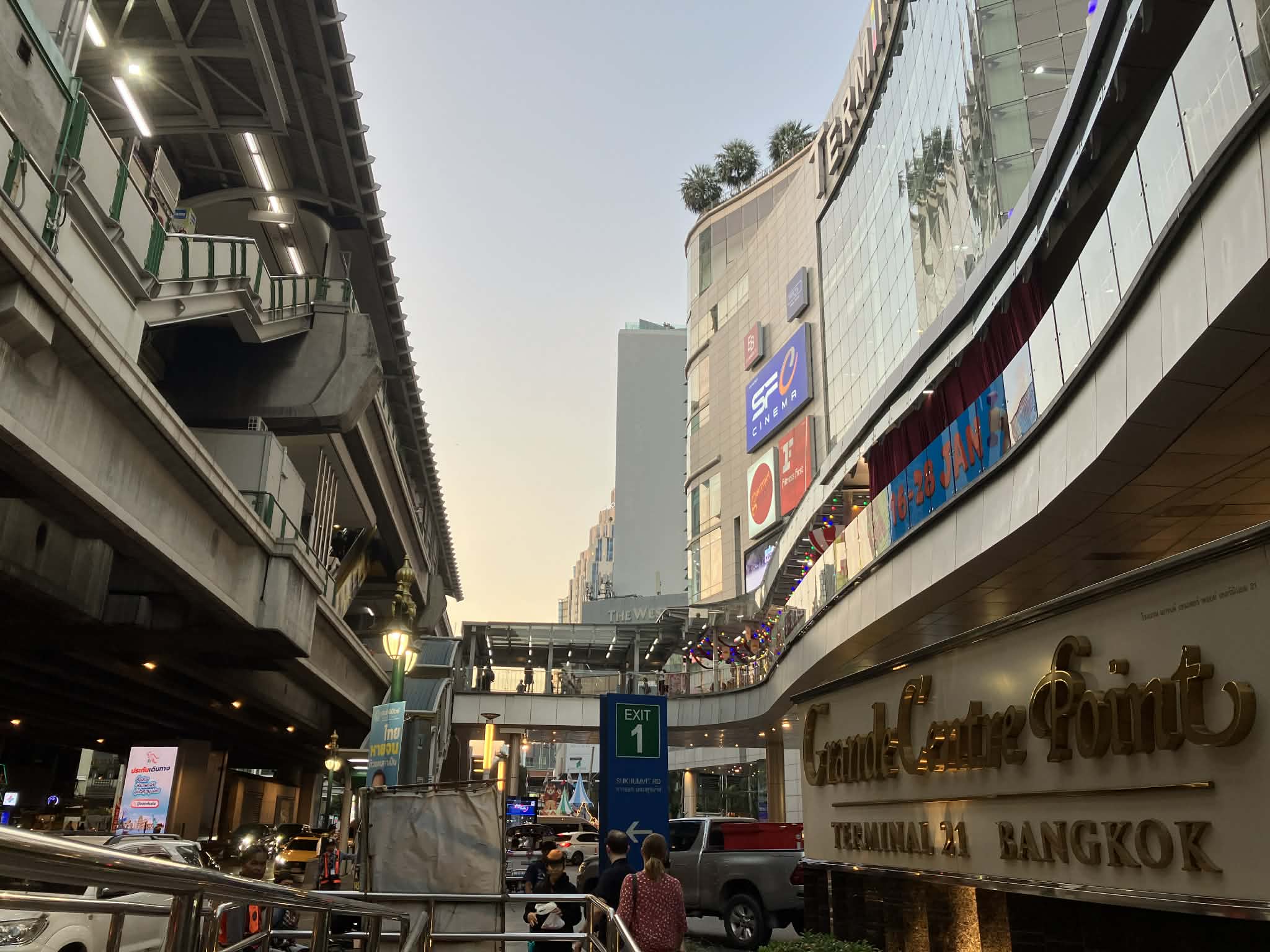 アソーク駅（BTS）・スクンビット駅（MRT）の使い方｜市内移動・空港アクセスの起点