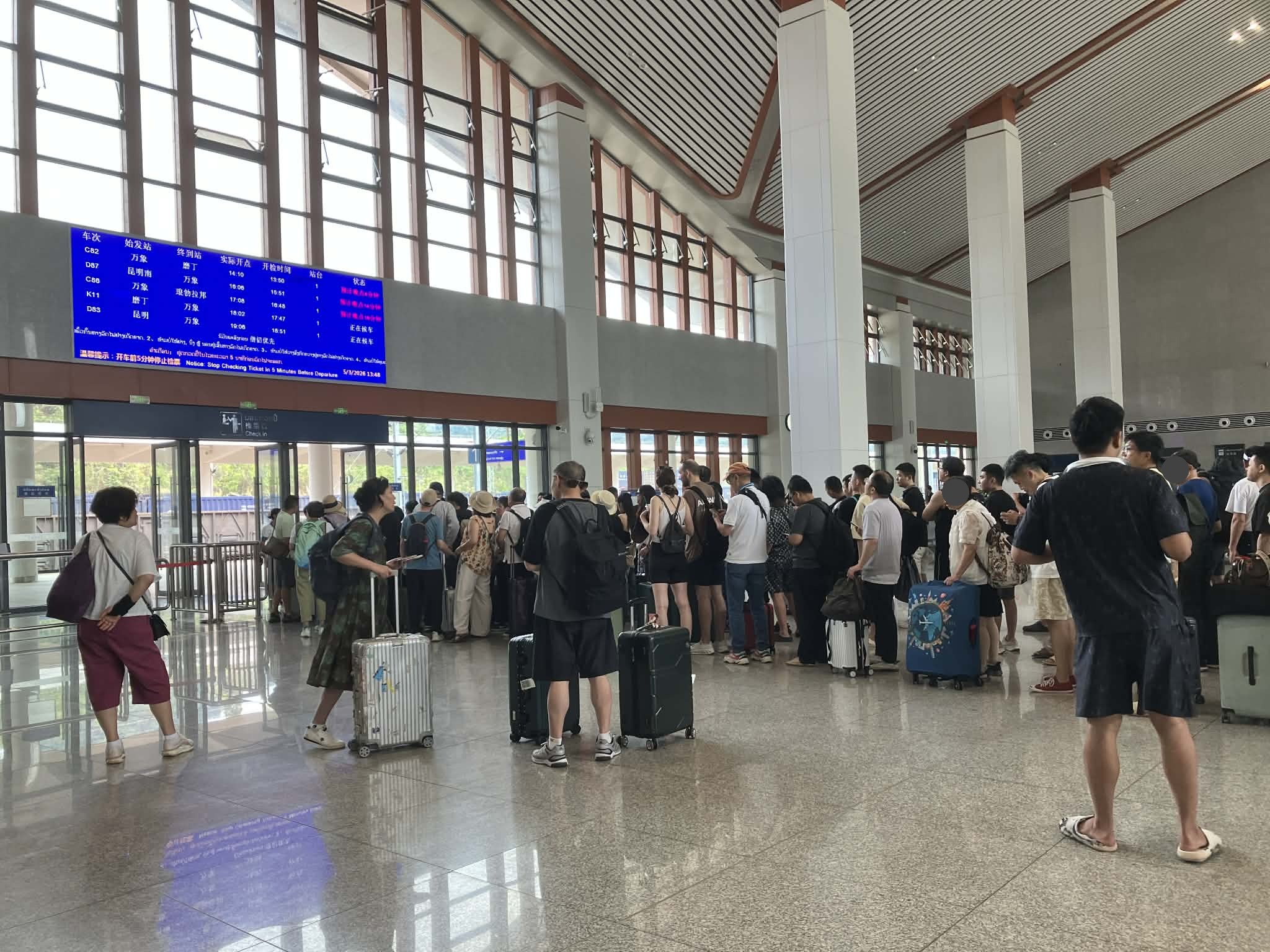 【2026年】ルアンパバーン駅・バンビエン駅から市内への行き方｜ラオス中国鉄道アクセス